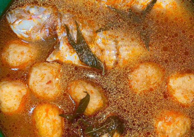 Resipi Asam Pedas Ikan Kerisi + Fish ball oleh AyienCuhela🌸 - Cookpad