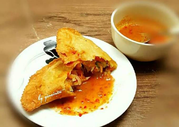Resep Pastel isi sayur dan saus kacang oleh Giacinta Permana - Cookpad