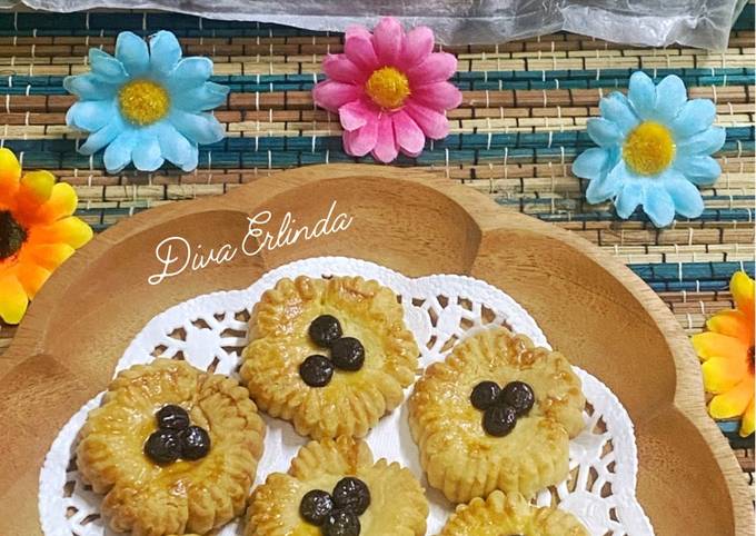 Resep Butter Cookies Bunga oleh Agustina Erlinda - Cookpad