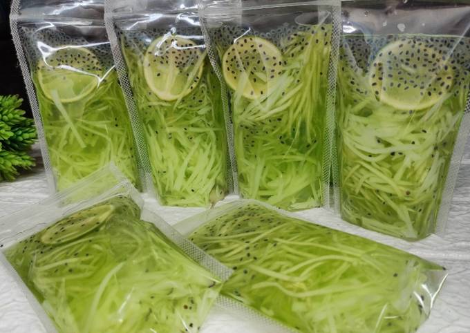 Resep Es kuwut melon kelapa muda oleh Mama Azka Kitchen - Cookpad