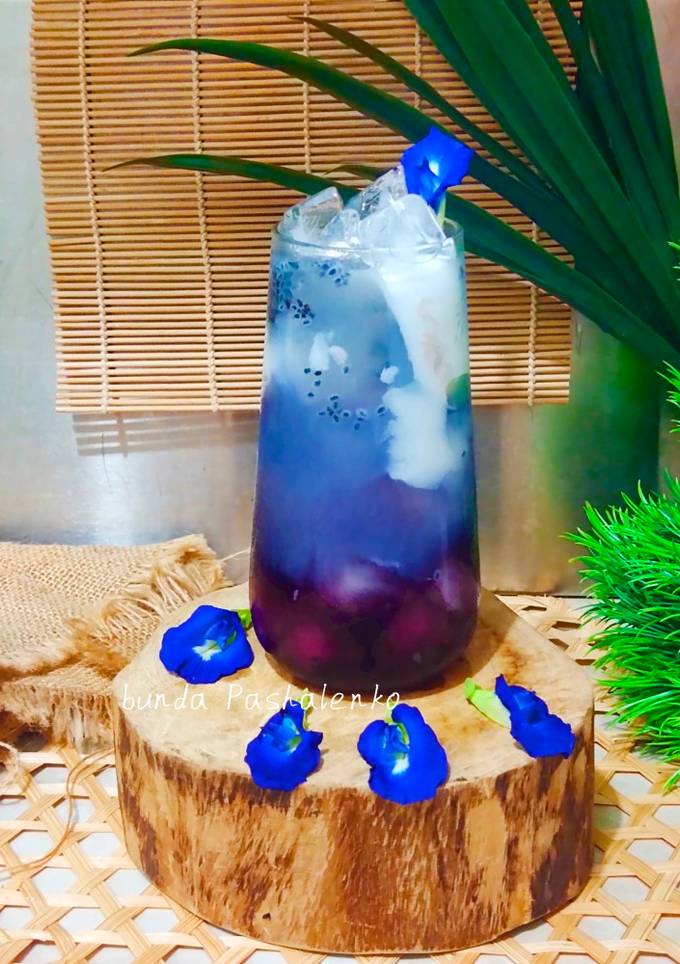 Resep Es Kelapa Muda Bunga Telang oleh Bunda Pashalenko - Cookpad