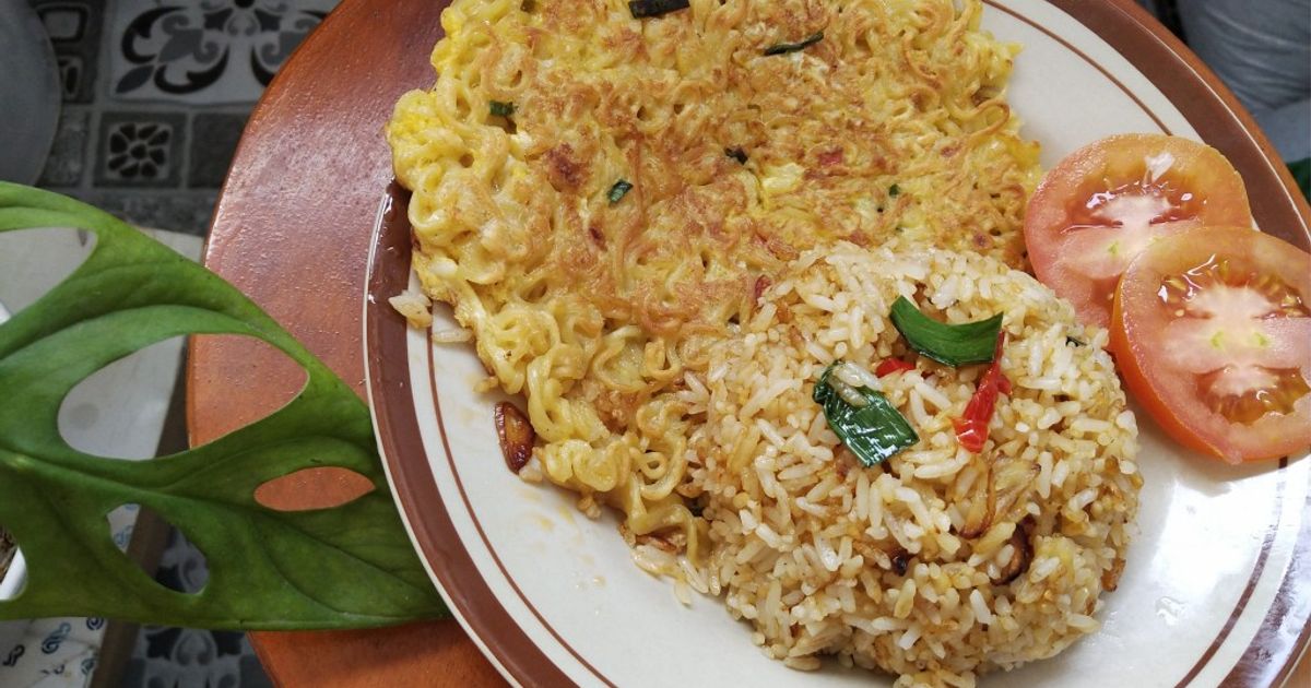 Resep Nasi Goreng With Omelet Mie oleh Rinaa Setiatun - Cookpad