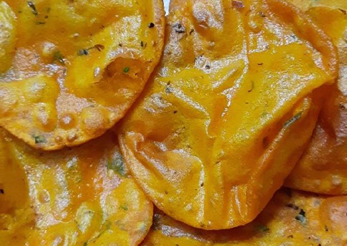 Aloo puri Recipe by Naznin Shahabuddin Modasiya - Cookpad