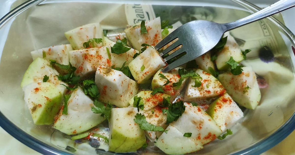 Guava Chaat Recipe by Kumkum Chatterjee - Cookpad