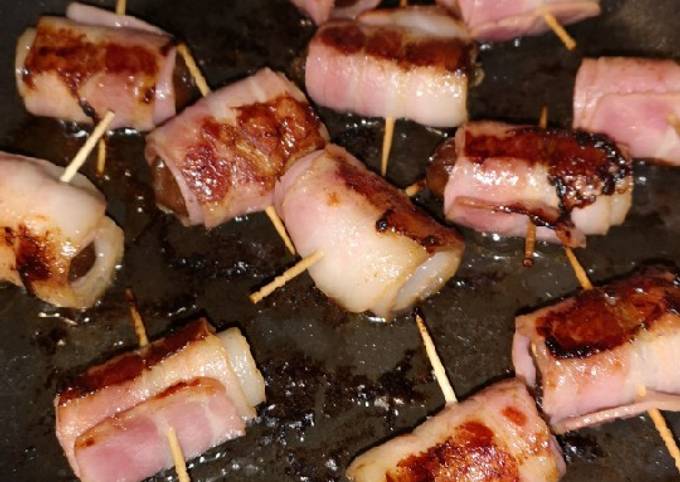 Rollos de dátil con bacon Receta de Estefania Rodriguez- Cookpad