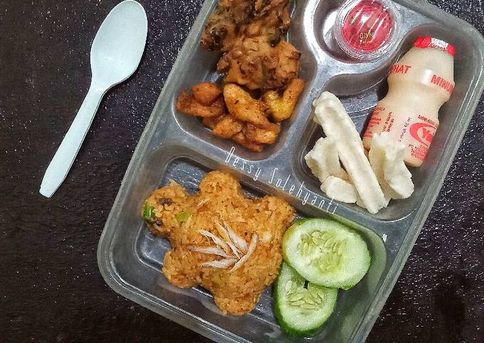 Resep Bento Nasi Goreng oleh Dessy Solehyanti - Cookpad