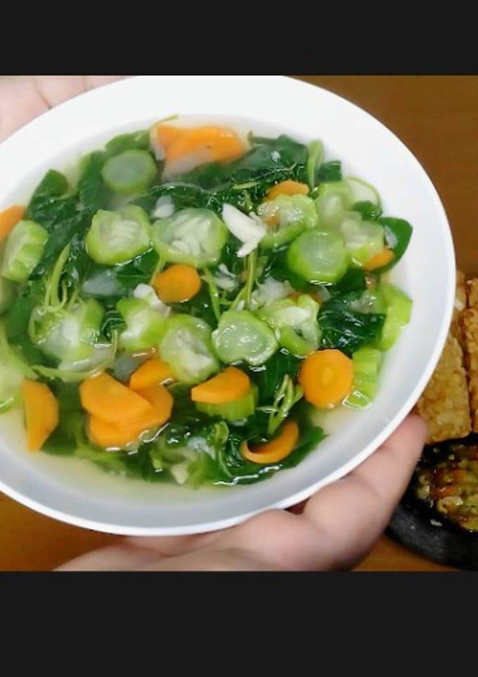 Resep Sayur bening oyong dan bayam oleh Sekar Khinasih - Cookpad