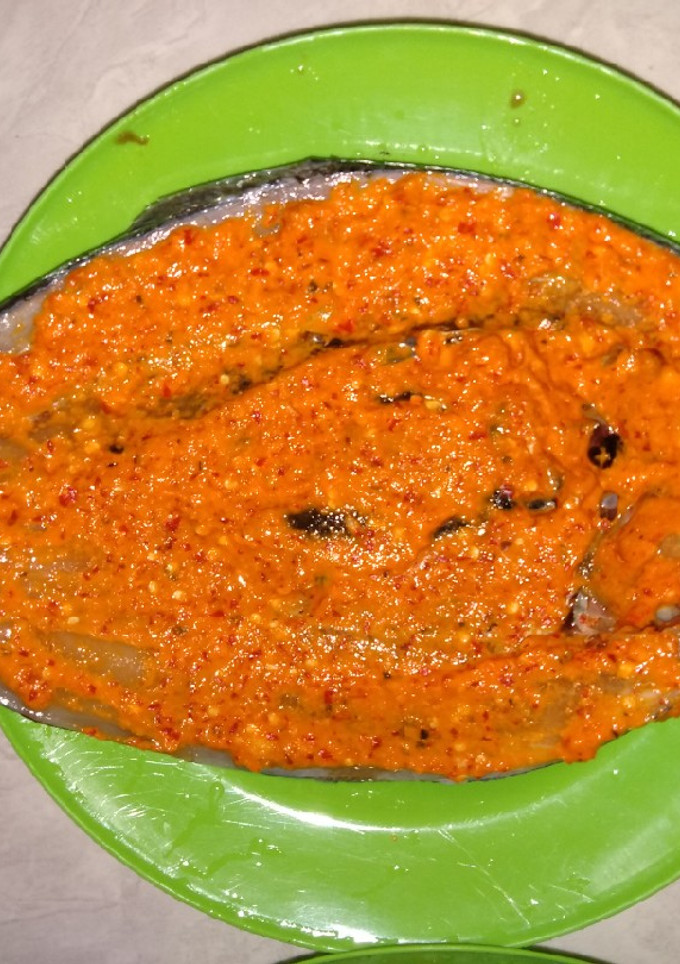 Resep Ikan Bandeng (Bolu) Bakar Makassar oleh chef hikaru - Cookpad