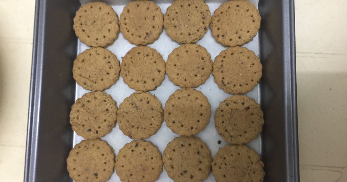Savor hot and crispy wheat flour snacks today