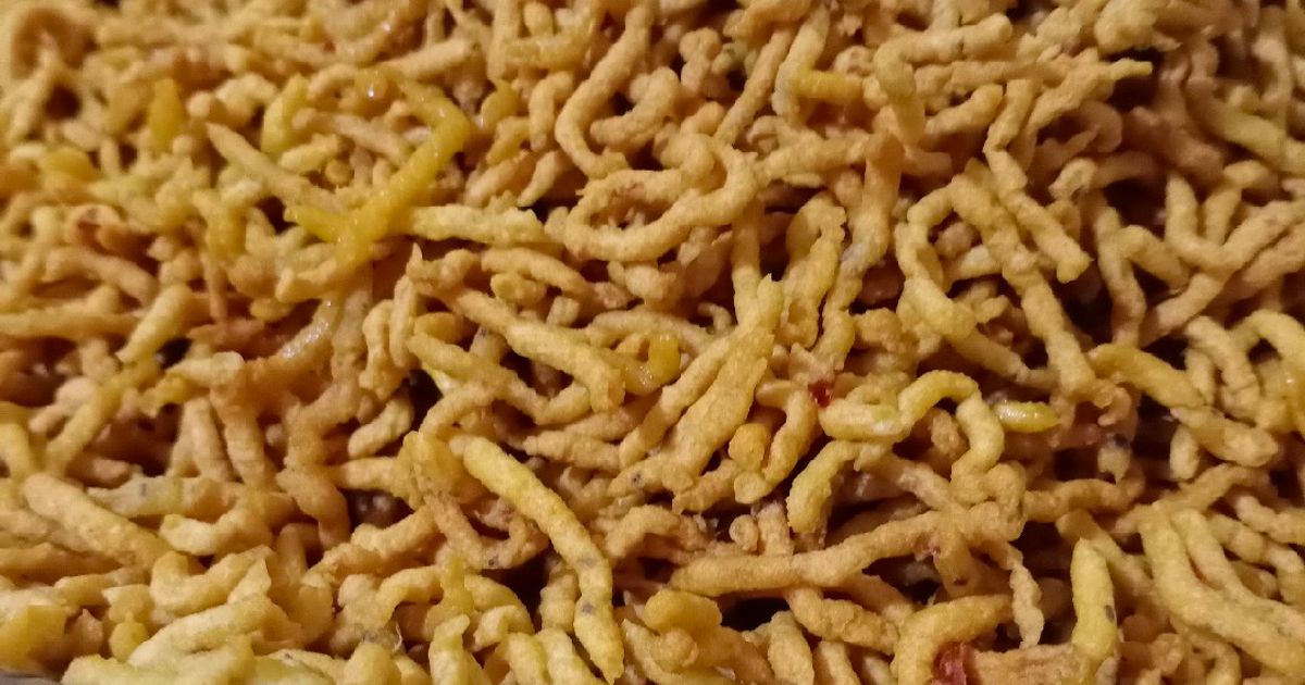 आलू सेव (Aloo Sev Recipe In Hindi) रेसिपी बनाने की विधि in Hindi by ...