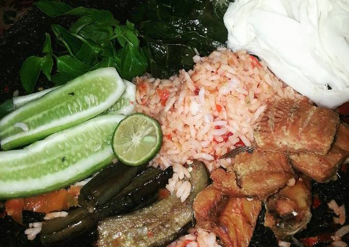 Resep Nasi Cobek merem melek oleh aulia fachrini - Cookpad