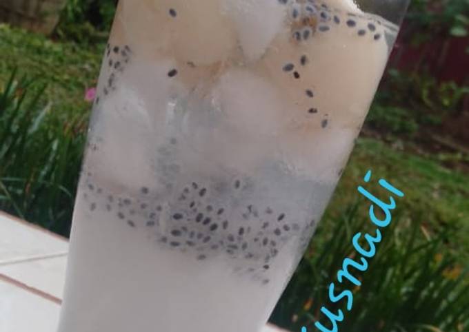 Resep Es Leci Selasih oleh Rita Kusnadi - Cookpad