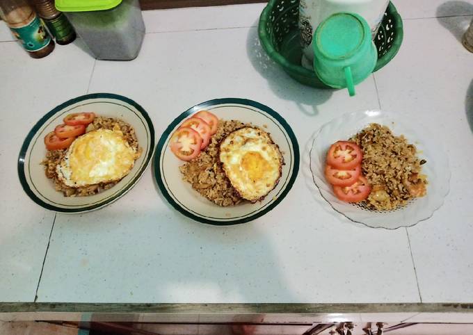 Resep Nasi Goreng Seafood (daur ulang) oleh cadbouwy - Cookpad