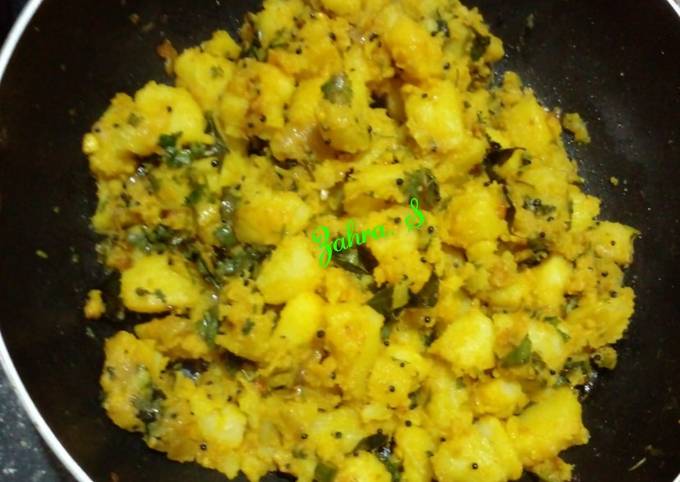 Dry Aloo sabzi Recipe by Zahra Shaikh - Cookpad