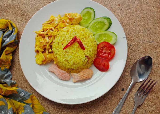 Resep Nasi goreng kunyit oleh Vinna Momy Alesha - Cookpad