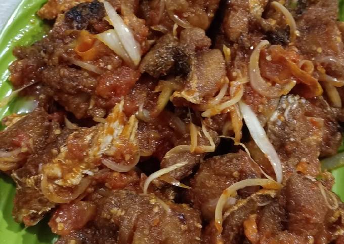 Resep Ikan goreng masak rica...😁💪 oleh Donna Agustina Wardhani - Cookpad