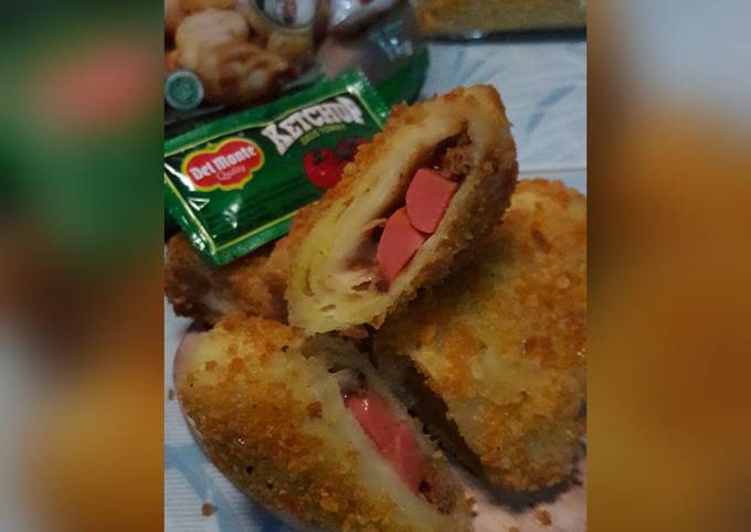 Resep Risoll sosis saus bolognese oleh Ayun Nurul fatimah - Cookpad