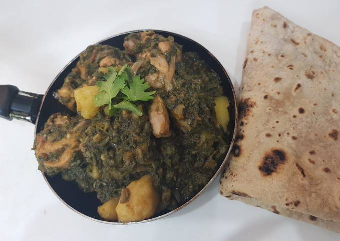 Alu palak chicken Recipe by Mehwish Bilal - Cookpad