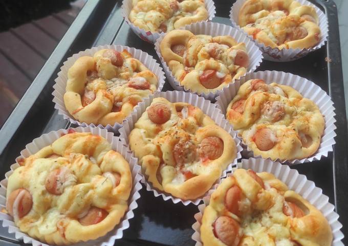 Resep Roti sosis ala pizza oleh Ika RaNin - Cookpad