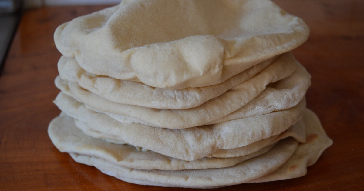 Pan árabe (Jubz Kimay) Receta de Fabio Talibs