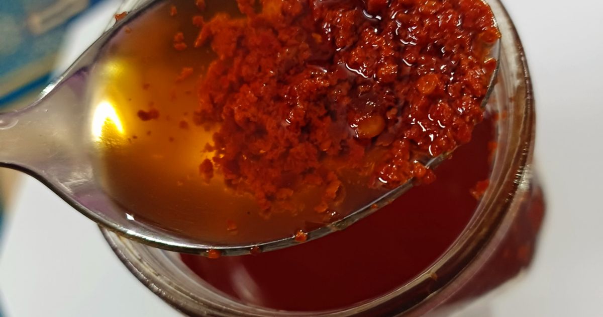 Fresh Red Chilli Oil Recipe by ZMA - Cookpad