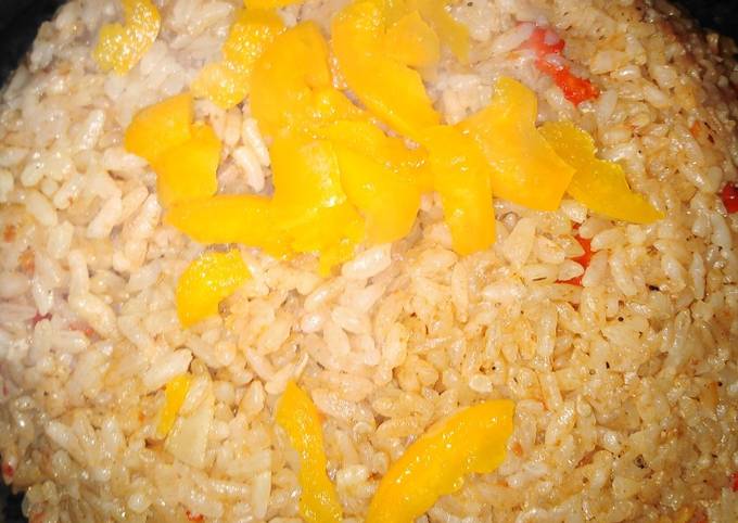 طريقة عمل رز احمر بالصلصة والفلفل الالوان على اصولها بطريقة سهلة وسريعة ...