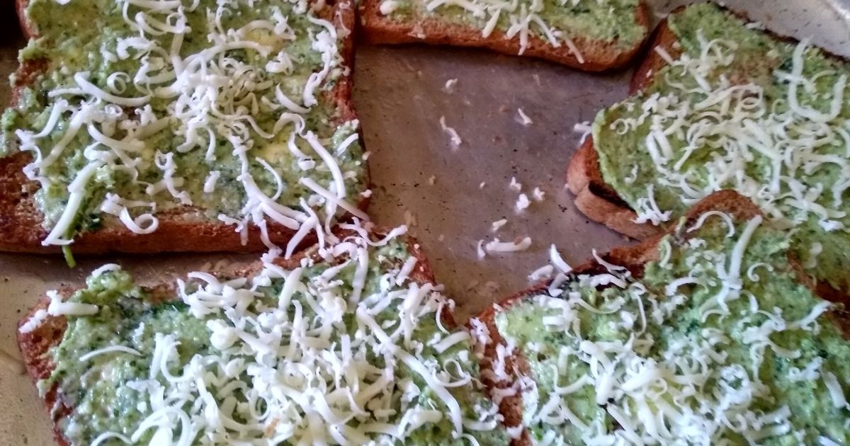 Coriander Paneer Toast Recipe by Dayita Debnath - Cookpad