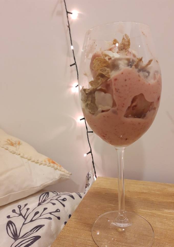 Copa helada de banana y frutilla Receta de Karen Stefany- Cookpad
