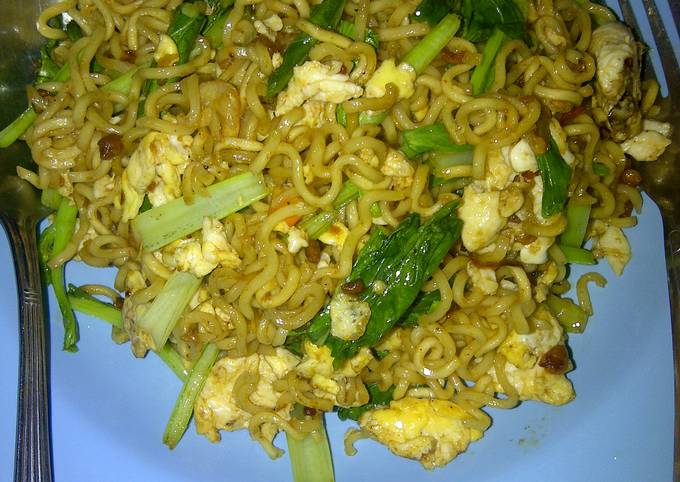 Resep Mie goreng instan oleh neng itha - Cookpad