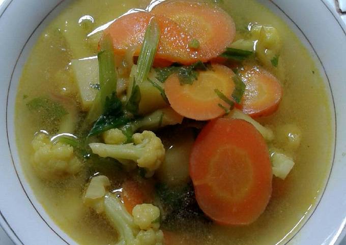 Resep Sop Sayuran oleh Rahmaniar - Cookpad