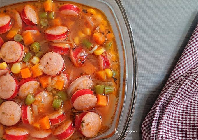 Resep Sup Merah Sosis oleh zisca - Cookpad