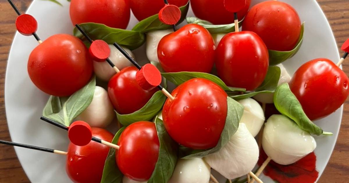 Caprese canapes Recipe by Simi and Milo - Cookpad