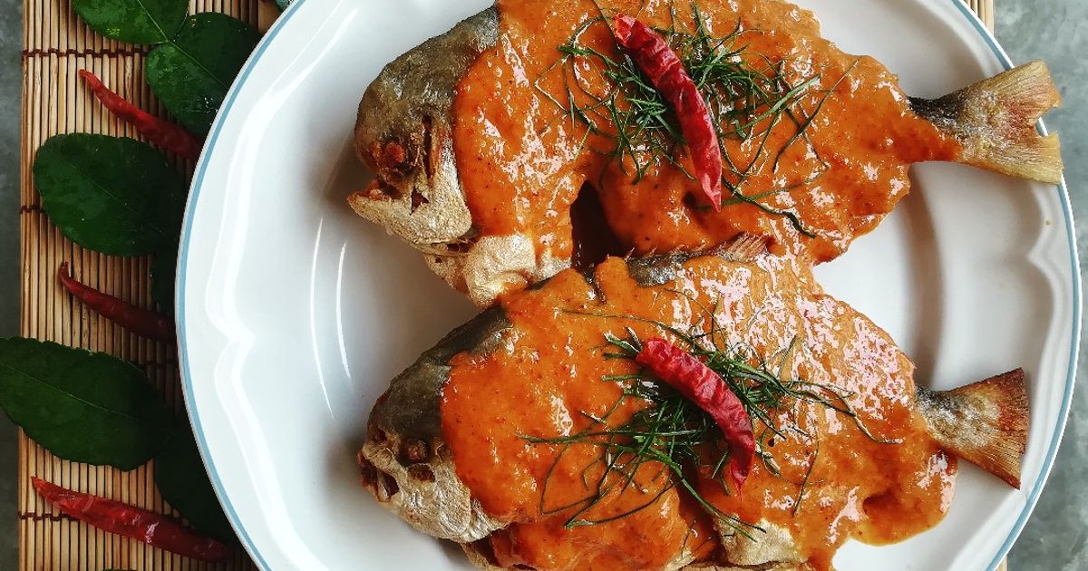 Thai Chu Chee Golden Pomfret Recipe by Cooking with Deniz🏖️🌊