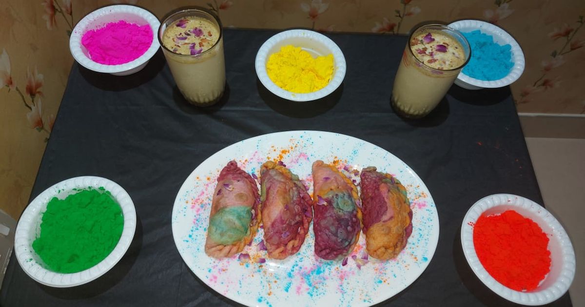 कलरफुल गुजीया (Colorful Ghujiya Recipe In Marathi) रेसिपी Rupali ...