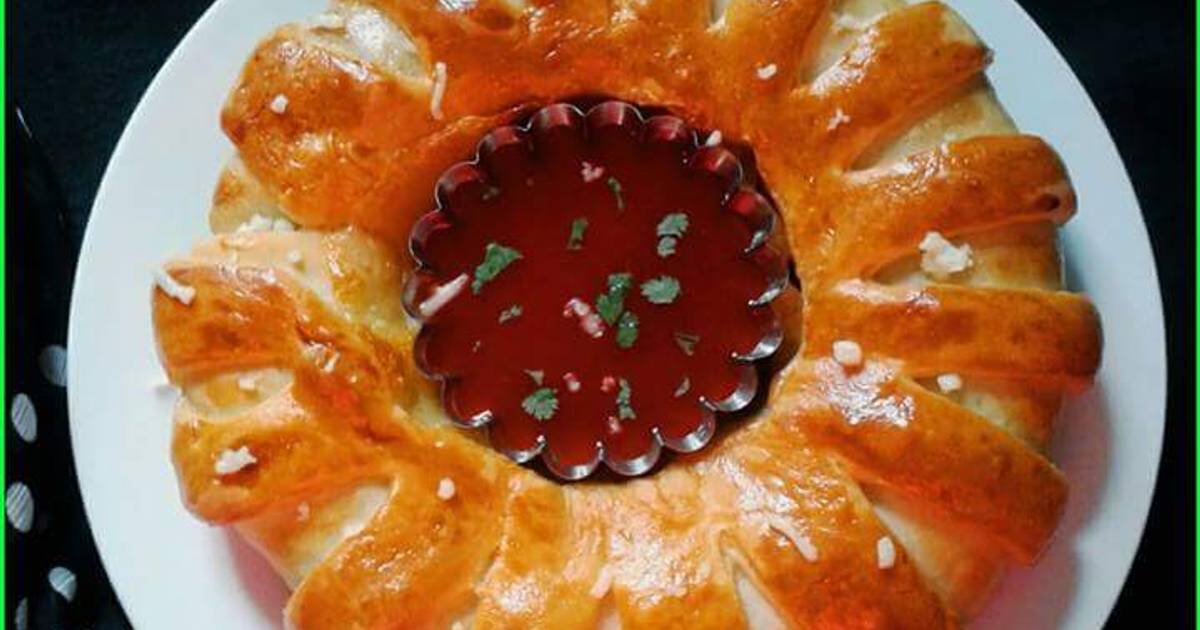 Chicken cheesy ring Recipe by Shashwatee Swagatica - Cookpad