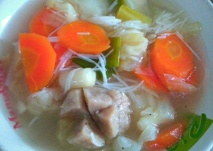 Resep Sayur sop bakso oleh selly maria - Cookpad