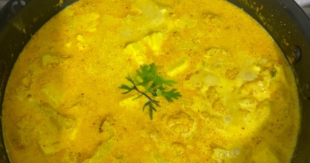 Thai Yellow Curry With Paneer And Cauliflower Recipe by Shaswati - Cookpad