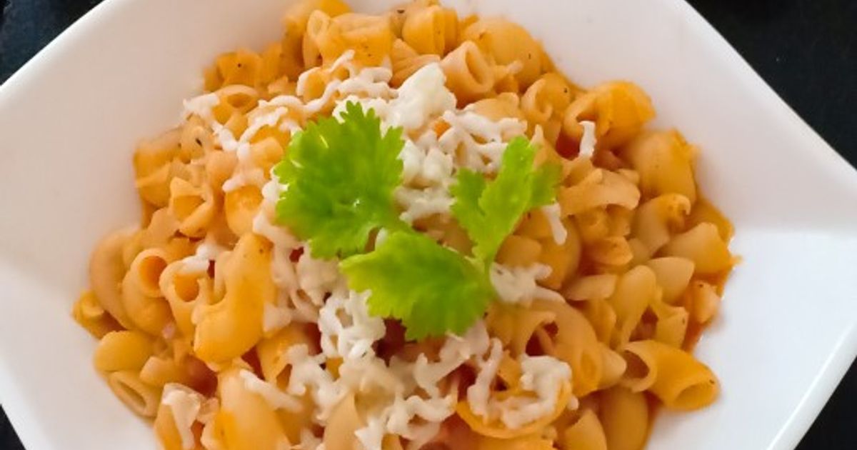 Cheesy Red Sauce Pasta Recipe by Satya Jha - Cookpad