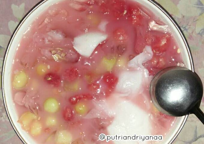 Resep Es buah sirup pink oleh Putri's Kitchen - Cookpad