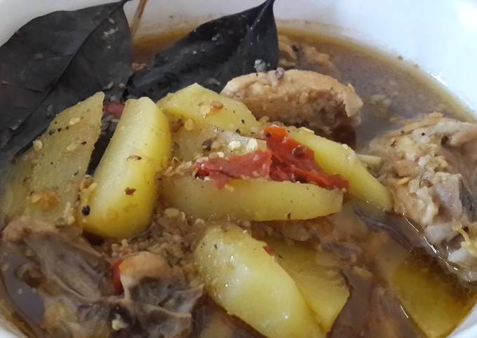 Resep Semur Ayam Kecap oleh Chãy Inģ - Cookpad