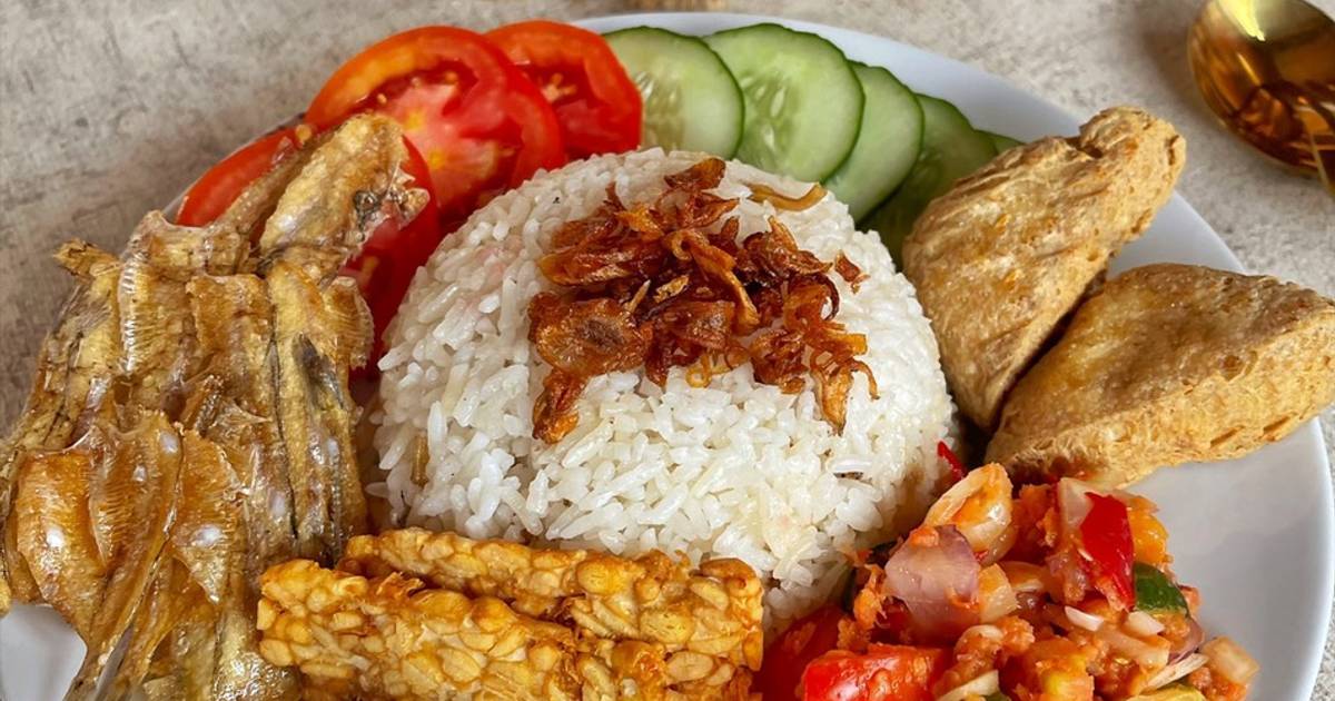 Resep Nasi Liwet Teri Magic Com oleh Kiki Fhatria - Cookpad