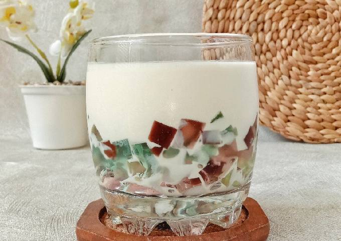 Resep Es Susu Jelly oleh Anggraini Oktora - Cookpad