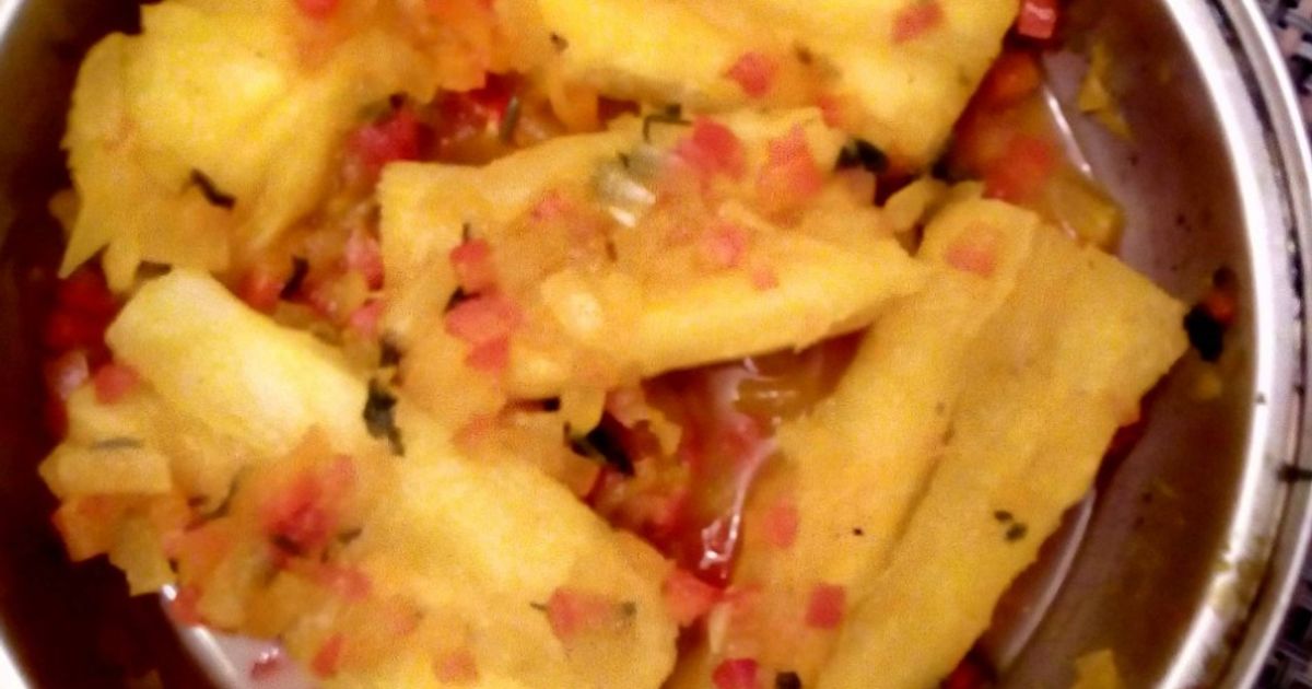 Yuca Cocinada Con Guiso De Cebollas, Tomate Y Pimentón Receta de Cony ...