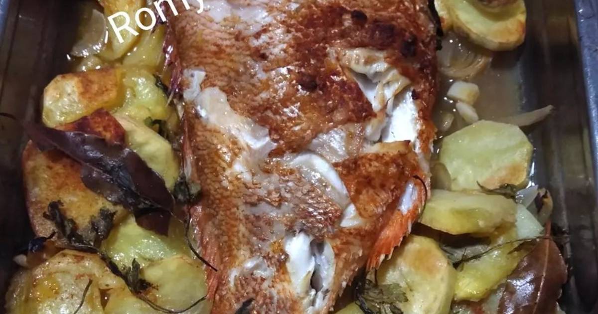 Red Fish assado com batatas Receita por Romy Almeida - Cookpad