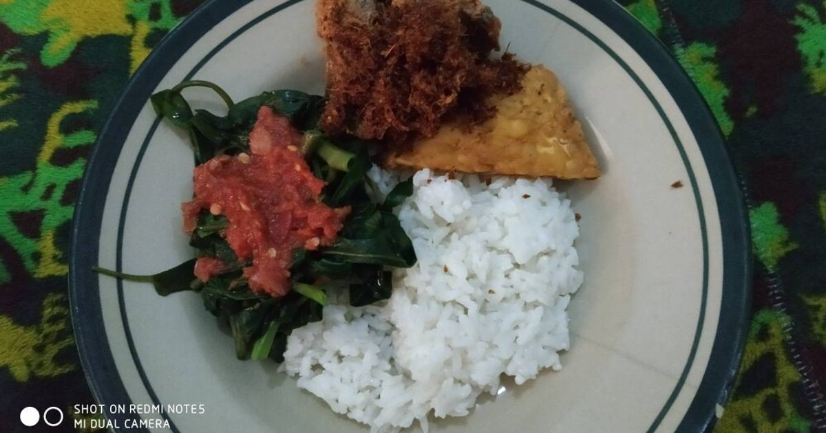 Resep Ayam goreng lengkuas dan plecing kangkung oleh bernas kurnia ...