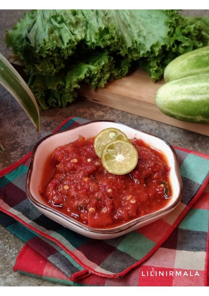 Resep Sambal Tomat Dadakan Khas Sunda oleh Nirmala Lili - Cookpad
