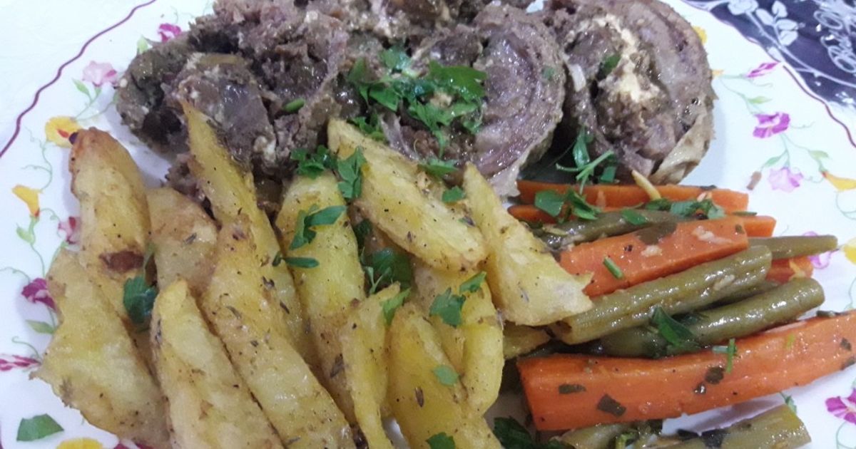 Steamed Lamb Shoulder With Oven Roasted Potatoes And Sautéed Vegetables ...