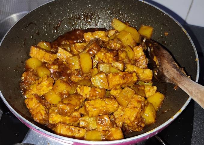 Resep Tempe Kentang Bumbu Rendang oleh Octoryna Ayuningtyas - Cookpad