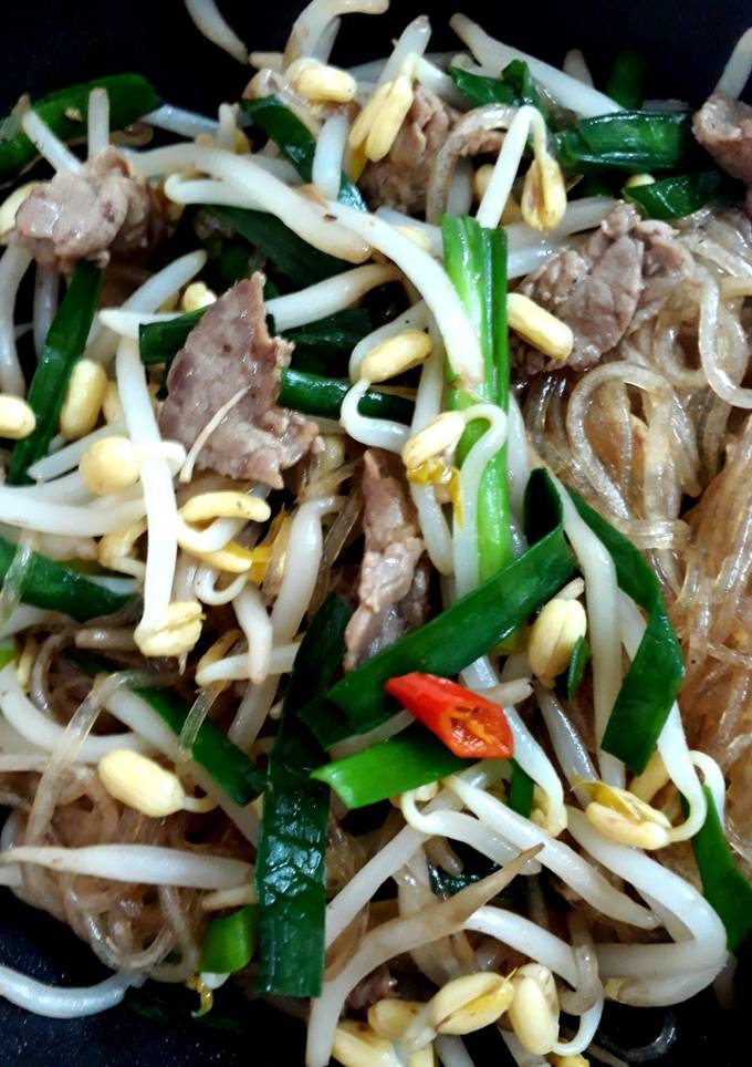 Cách Làm Món Miến xào bò giá hẹ của Ann Nguyen - Cookpad