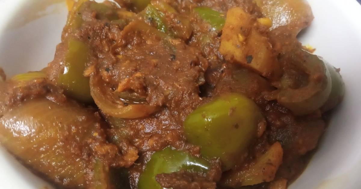 Aloo Shimla mirch pyaz ki sabzi Recipe by Chef Tripti Saxena - Cookpad